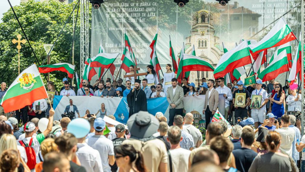 Близо 10 000 души се включиха в „Шествието за семейството“ видео снимки Новини Novini